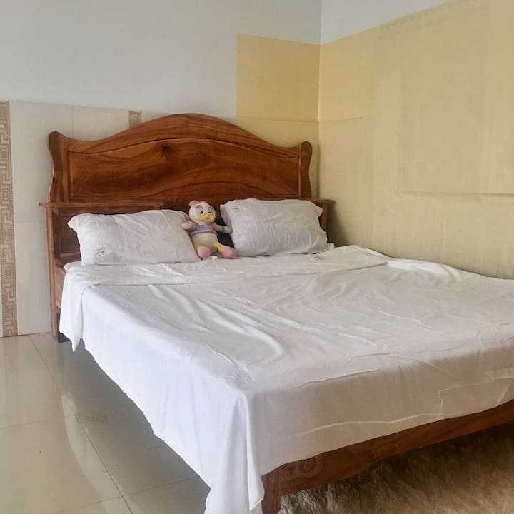Phòng Giường đôI Có Hiên, View Sân Vườn - Tỉnh Đắk Nông