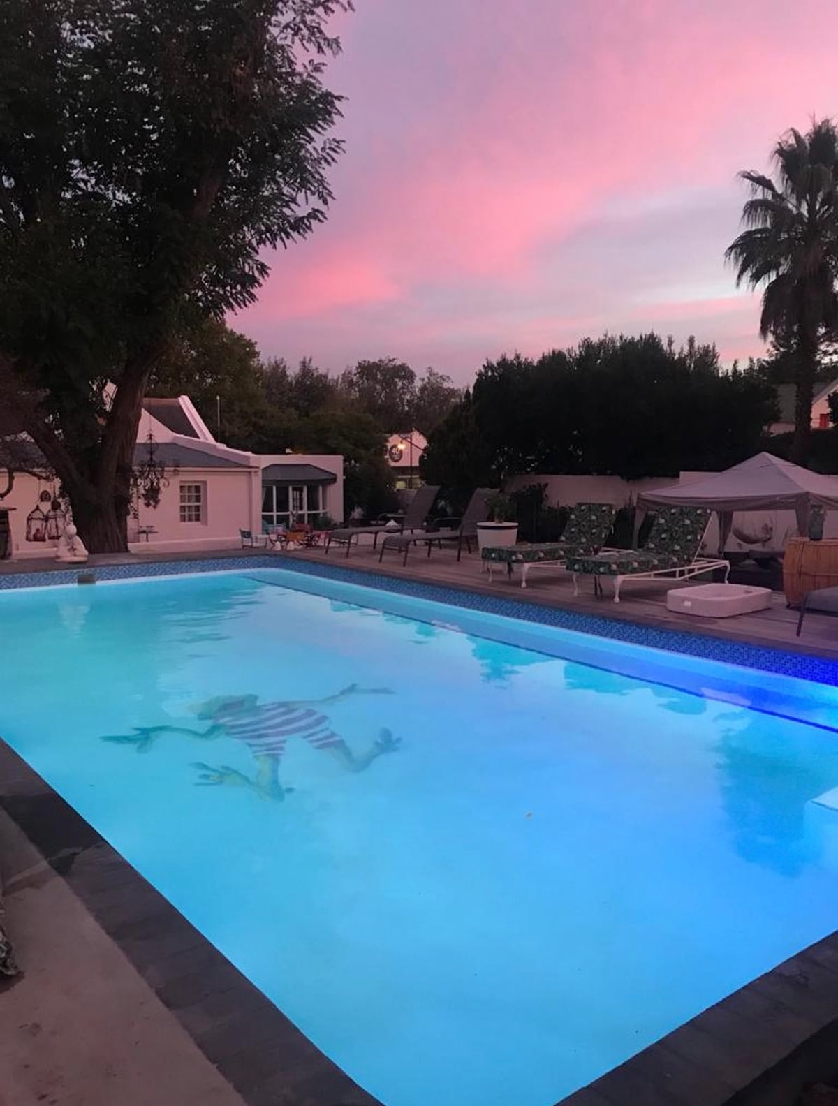 1/8 rooms Portly Otter amazing pool, hot tub - Guest houses for Rent in ...