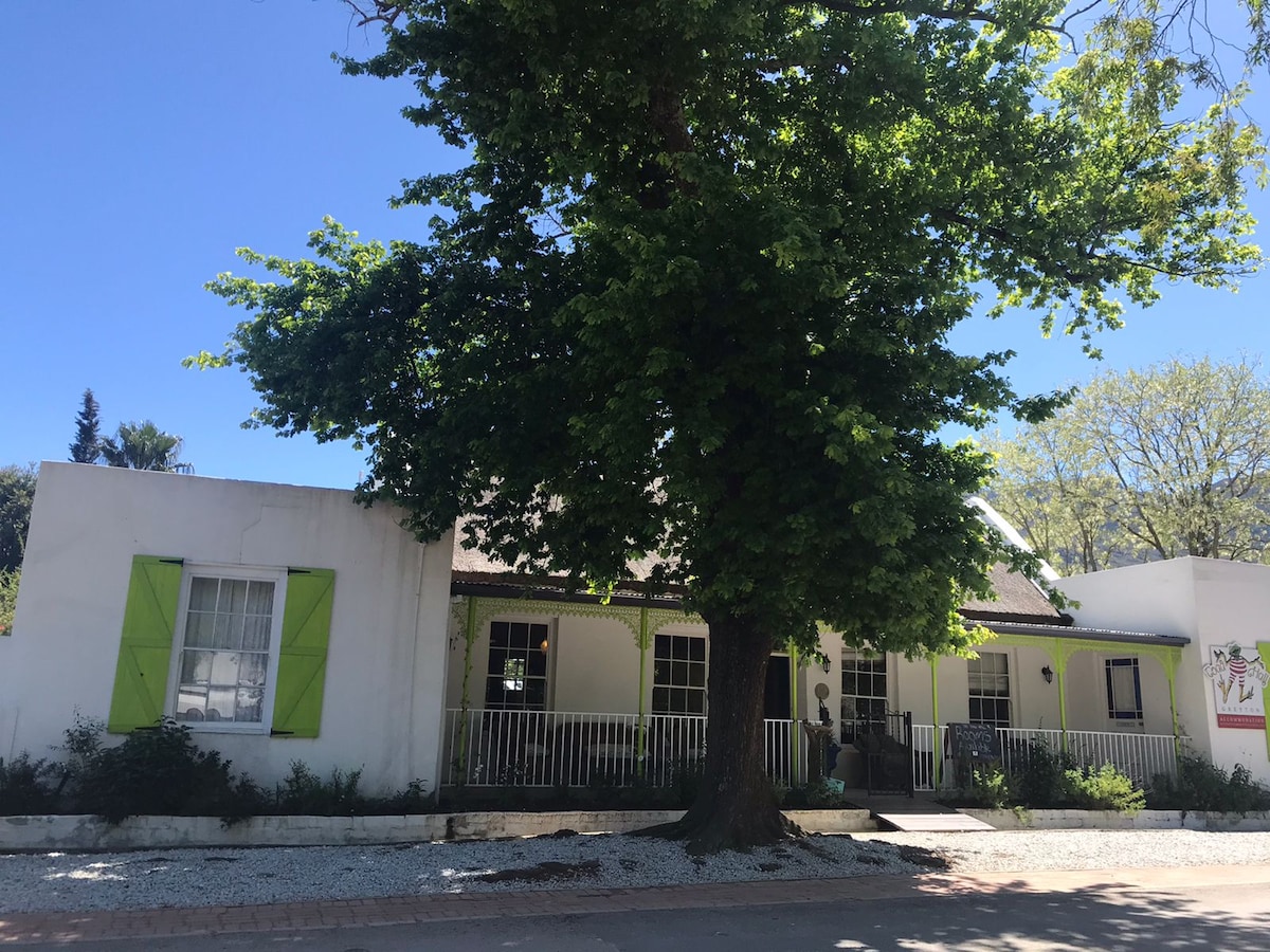 1/8 rooms Portly Otter amazing pool, hot tub - Guest houses for Rent in ...