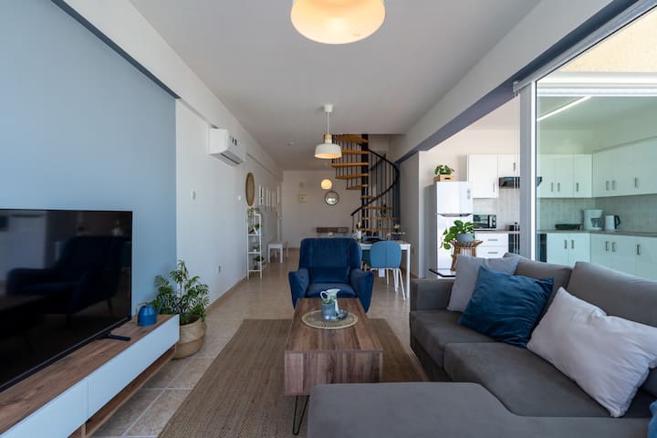 Chloris 3- Bedroom Apartment W/terrace In Larnaca - Larnaca