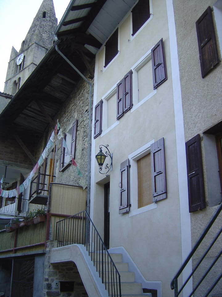 Maison De Village - Uniquement Loc  à La Semaine - Embrun