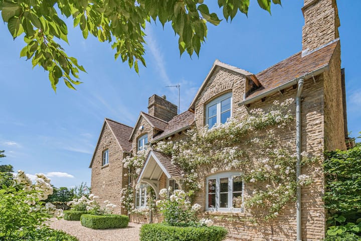Sheepbridge Lodge - Burford, UK