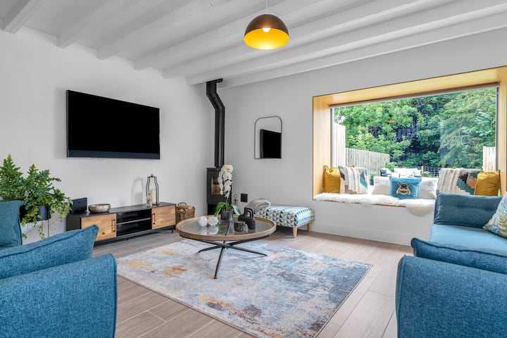 Scottish Borders Riverside Retreat With Hot Tub - Biggar