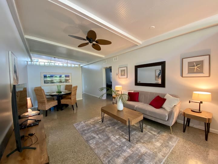 Vacation Home Away From Home-walk To The Beach - Vero Beach, FL