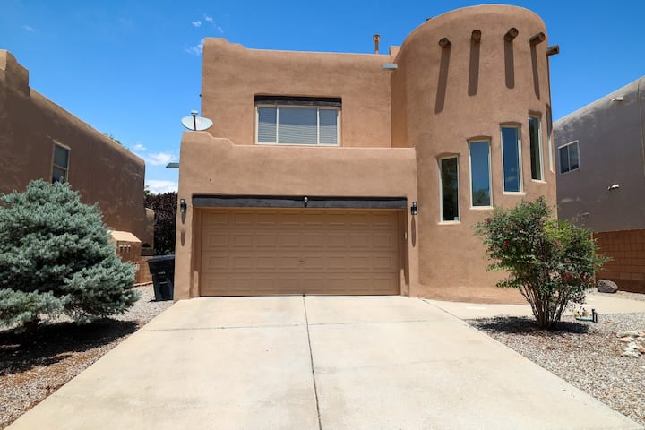 Home Near Balloon Fiesta Park! - Albuquerque, NM