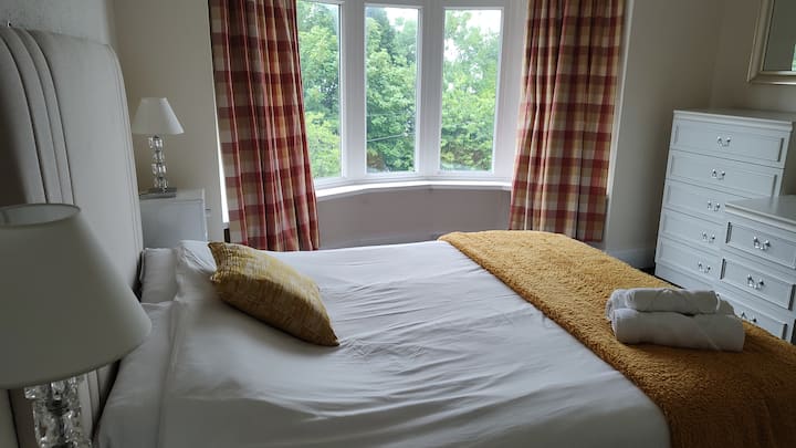 Superior Three Bedroom House With Sea View - Swansea