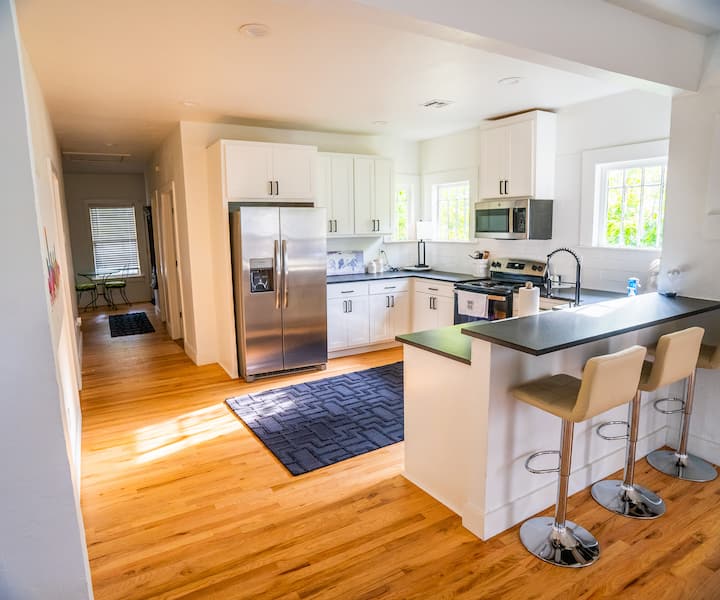 Spacious & Modern 2-bed 3-bath | Walk-in Closets - Oklahoma City, OK
