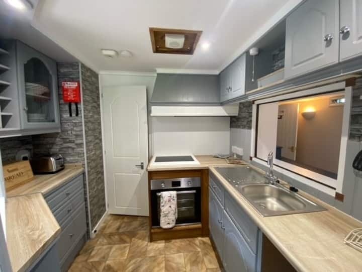 Meadowside, Hammonds Green Farm, Framfield - Uckfield
