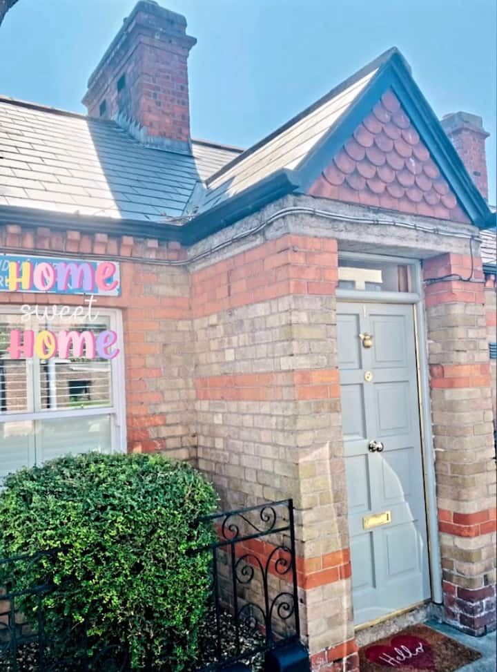 Beautiful Period Cottage In D4 - Dublin