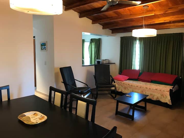 Amplio Dpto Céntrico Con Cochera - Corrientes, Argentina