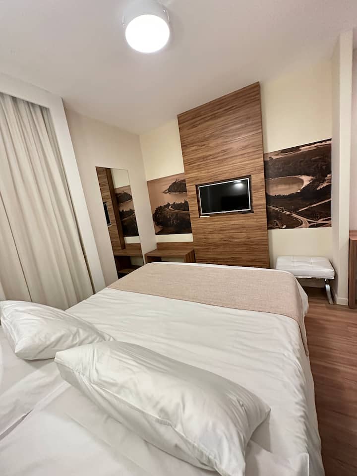 Quarto De Hotel Em Linhares - Linhares
