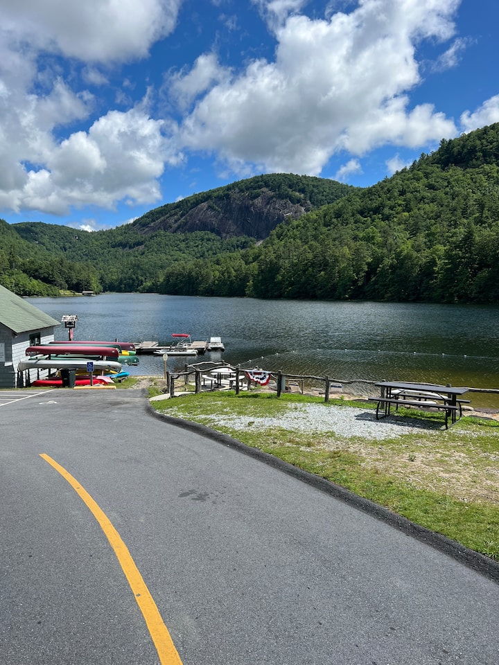 Quaint Condo By Fairfield Lake - Cashiers, NC