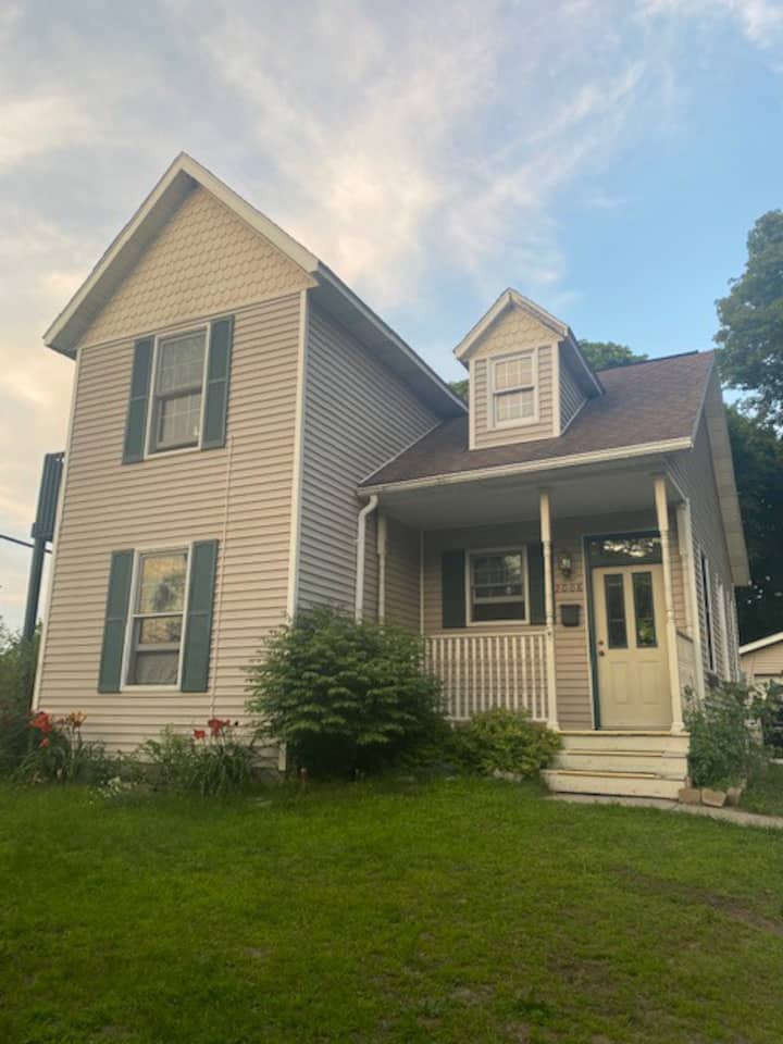 The Compas House - Muskegon