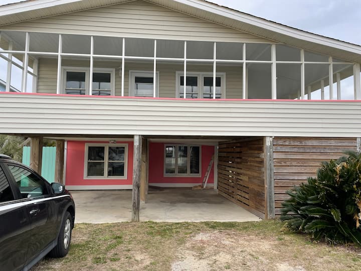 The Dainty Dolphin Beach Cottage - Oak Island, NC