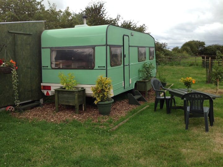 Cosy 1985 Caravan On A Attractive Smallholding - Hornsea