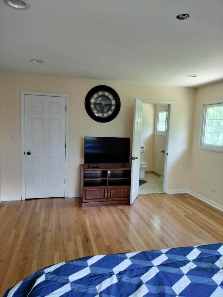 Tranquil Retreat & Outdoor Bliss - Wheaton, IL