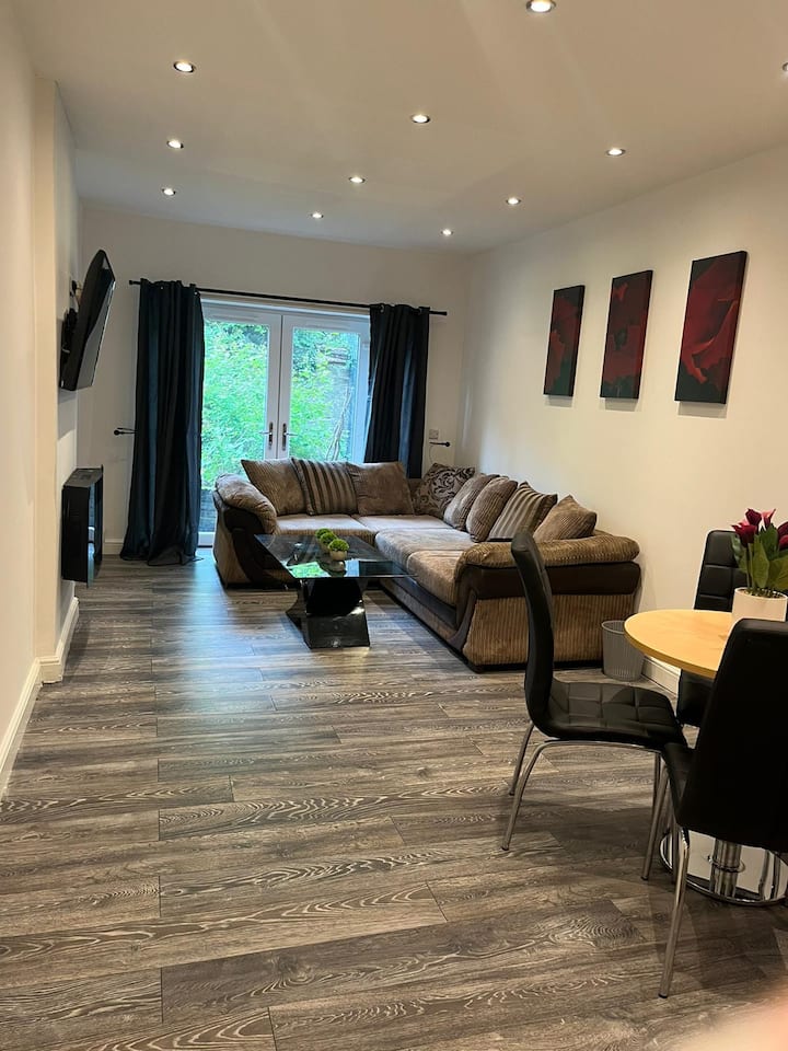 Contemporary Apartment! - Keighley