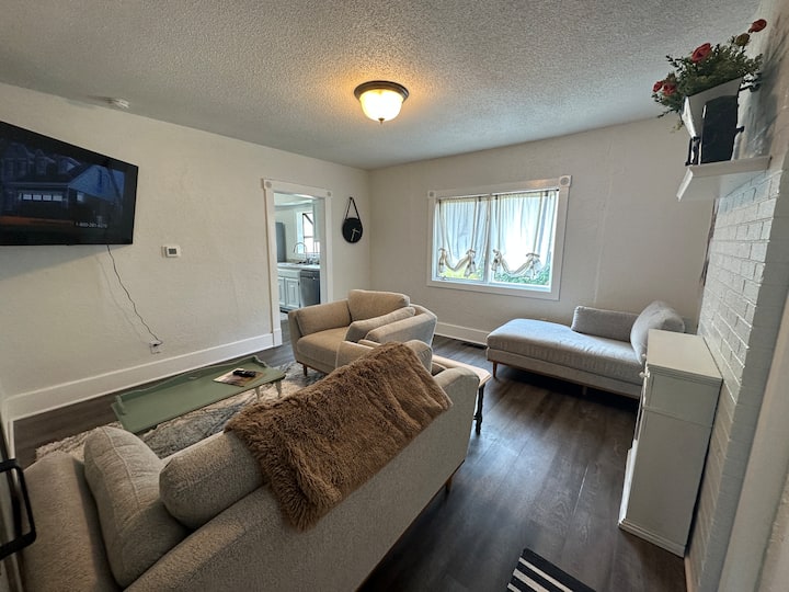 Charming Cottage Near Downtown Sheridan. - Sheridan, WY
