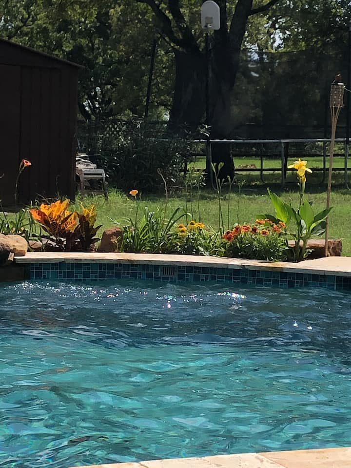 Family Vacation House With Pool - College Station, TX