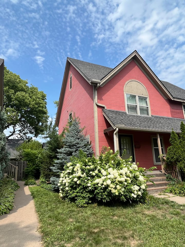 Convenient Home Near The Best Restaurants & Bars - Saint Paul, MN