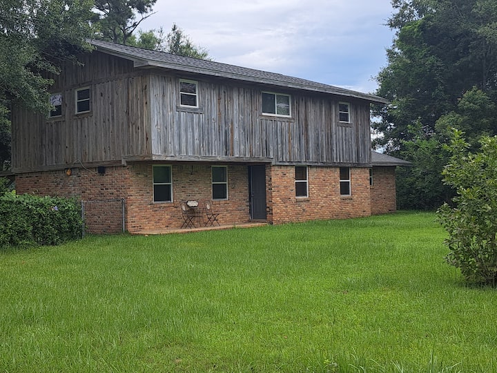 Camellia Hideaway - Alligator Alley, Summerdale