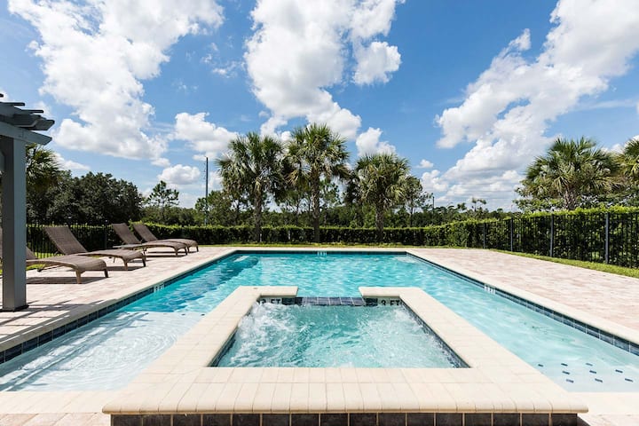 Cozy Luxury Villa With Beautiful Sunset View - Four Corners, FL