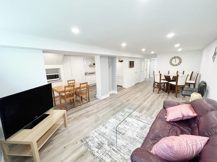 Downtown Newmarket Cozy Basement - Bradford, ON, Canada