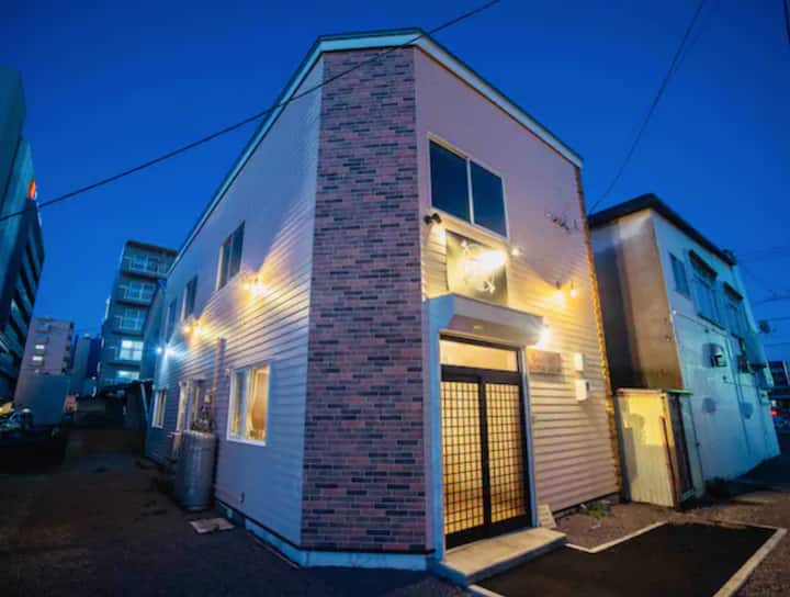 1日1組限定/函館朝市徒歩15分/函館駅近/無料駐車場/コンビニ、飲食店近/エアコン完備 - 하코다테시