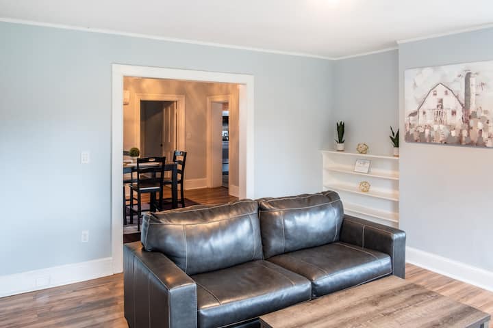 Sunny Modern Clean Design And Near To Waterfront! - Newburgh, NY