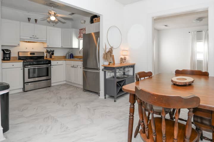 Parkins Mill Bungalow - Greenville, SC