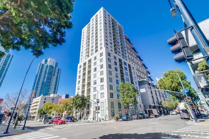 Cozy, Walkable 1/1 Patio & Views In Little Italy! - San Diego
