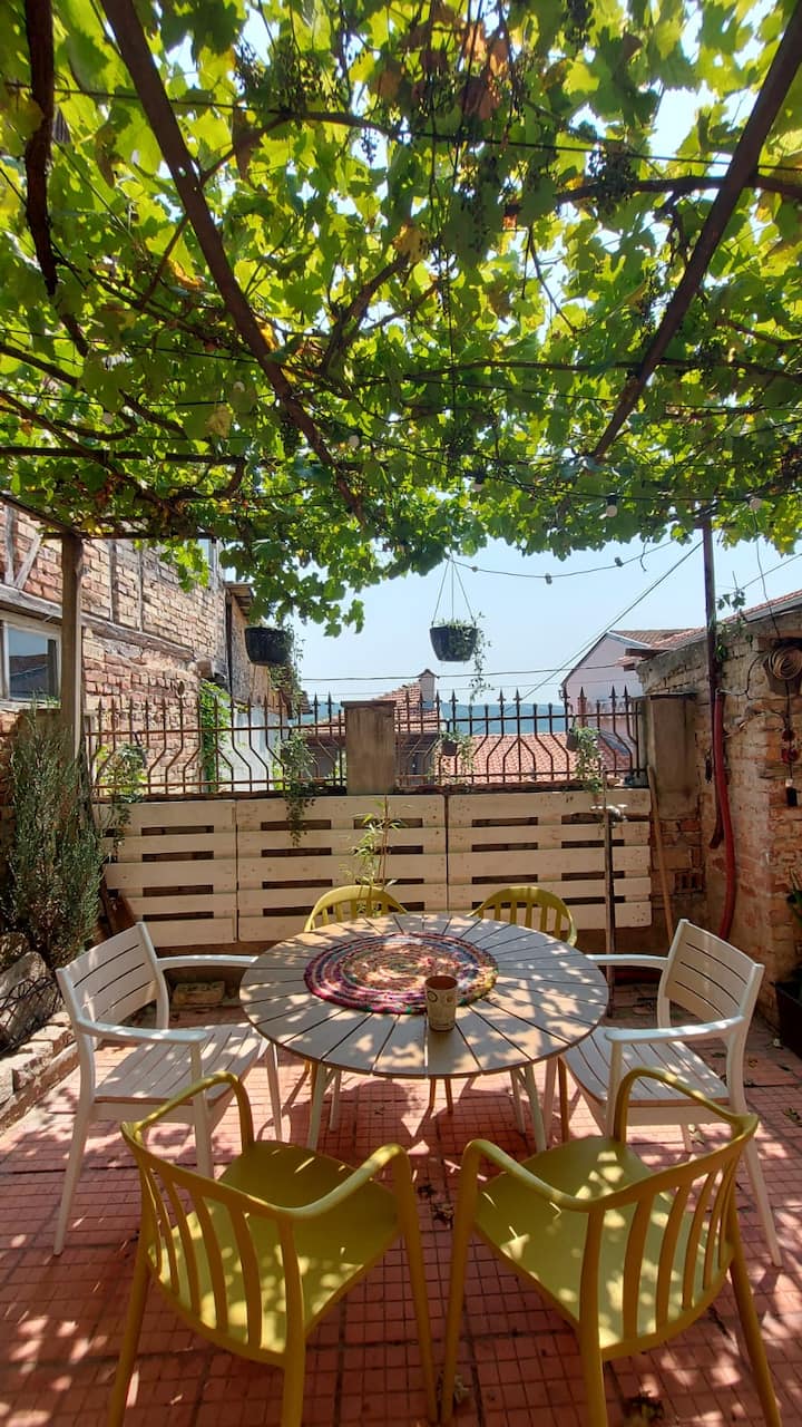 The Vinehouse | Watch The Light Show From Bed! - Veliko Tarnovo