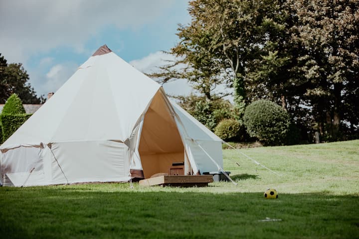 Luxury Bell Tent With Stunning River Views - 博德明