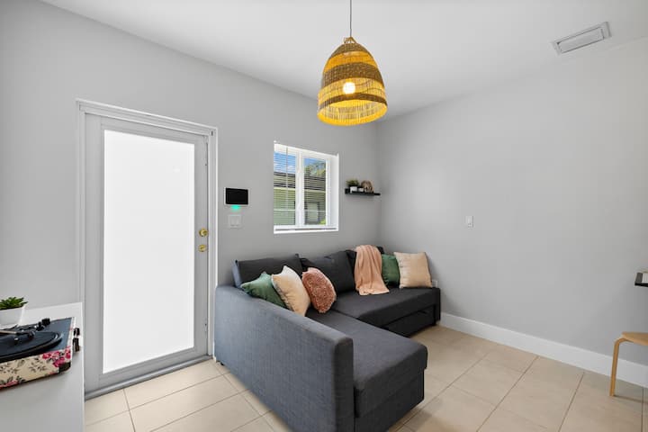 Charming And Cozy Home Near Beach - Miami Shores, FL