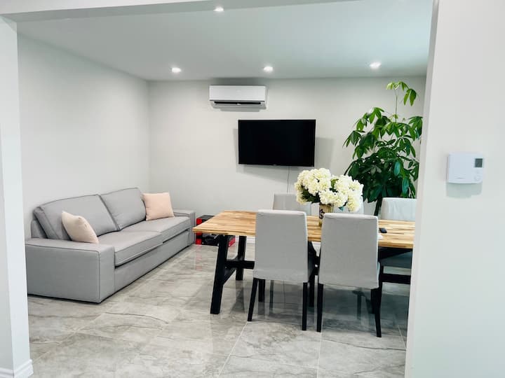 158a,beautiful 3bedroom Lapraire  Free Parking - Montreal