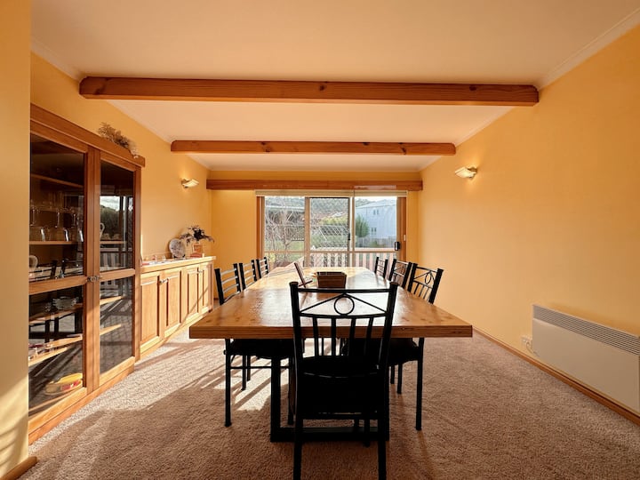 Tranquil Sunlit Retreat Close To Cbd And Airport - Hobart