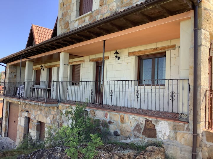 Casa De Piedra Rodeada De Monte. - San Leonardo de Yagüe