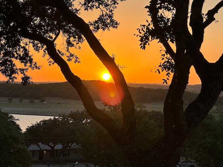 Pet Friendly Lakeside Retreat! - キャニオン・レイク, TX