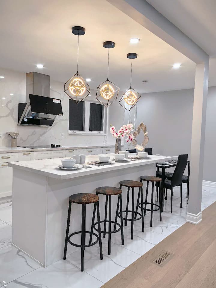 Lakeside Modern Renovated House - Ajax