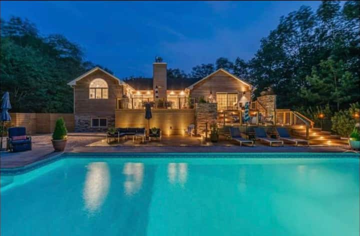 5 Bdrm Hamptons Beach Oasis! - Hampton Bays, NY