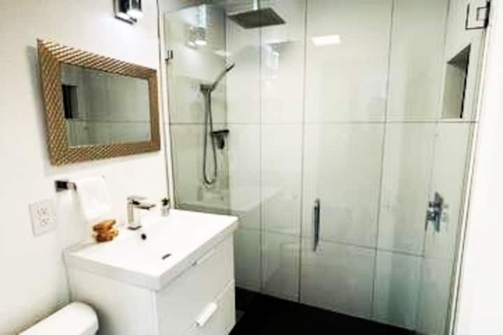 Affordable Queen, Kitchen Access - West Palm Beach, FL