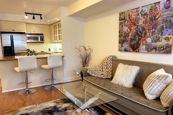 Urban Oasis: Toronto Hideaway With Private Terrace - Toronto