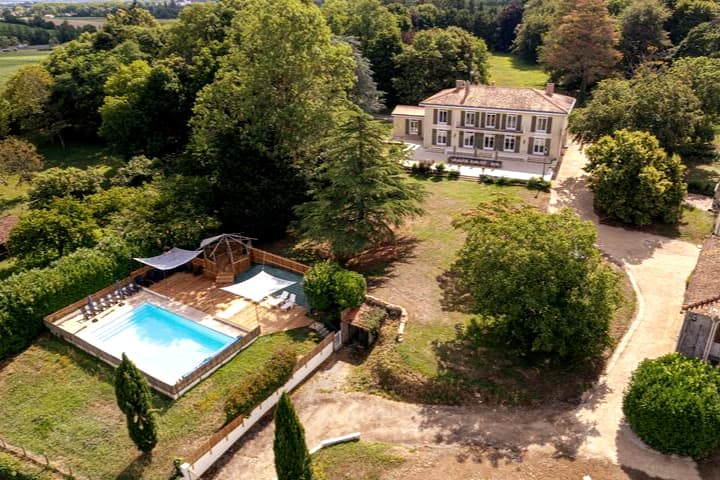 Gite De Groupe En Vendée Jusqu'à 40 Personnes - Vendée