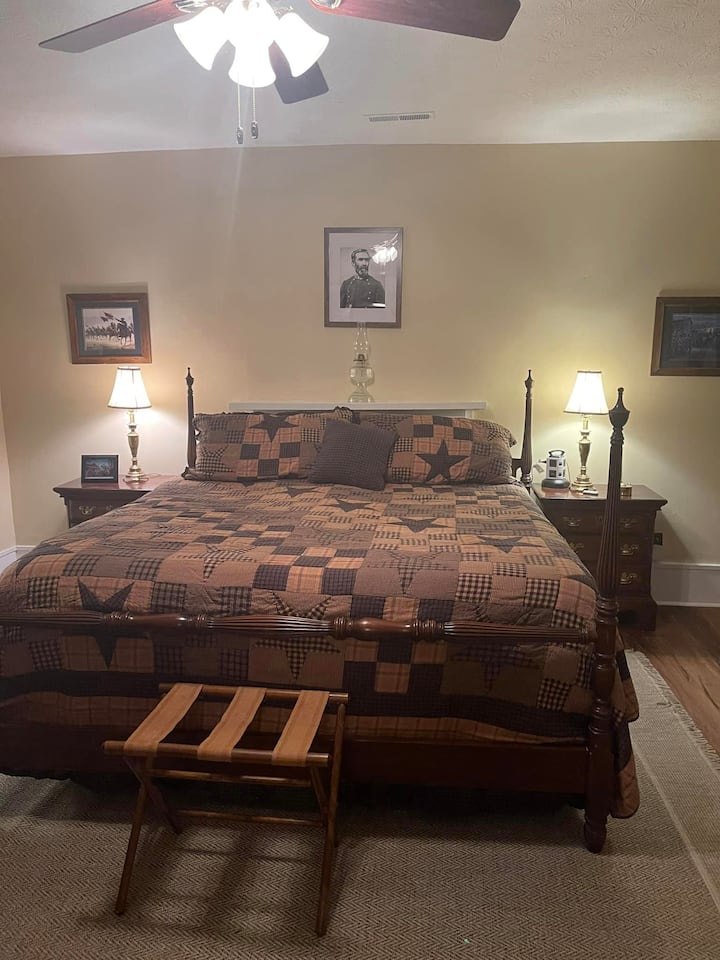 Bottom House Bragg Room #2 - Harrodsburg, KY