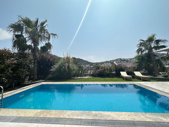 Villa With Private Swimming Pool - Turgutreis