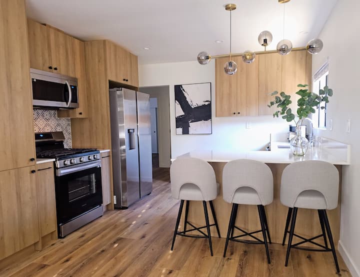 Quiet Monthly Rental Great For Working From Home - Pasadena, CA