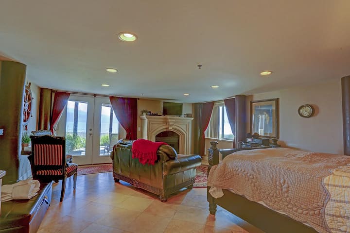Beachfront Lodge Room #619 - Halibut Cove, AK