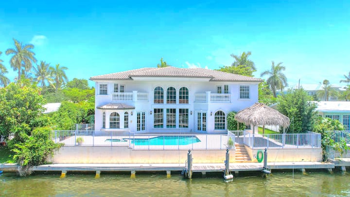Boca Luxury 4br W/views, Boat Dock, Private Pool - Boca Raton, FL