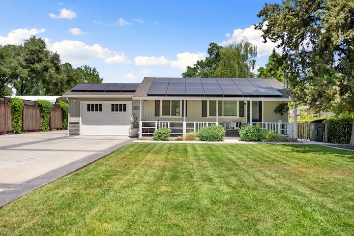 Charming 2-bedroom Cottage In The Heart Of Loomis - Granite Bay, CA