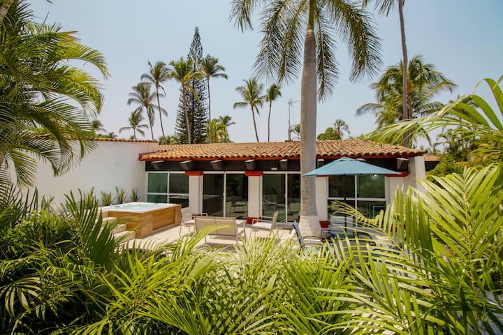 ¡Recuperados Del Huracán! Bamboo La Tropical - Acapulco